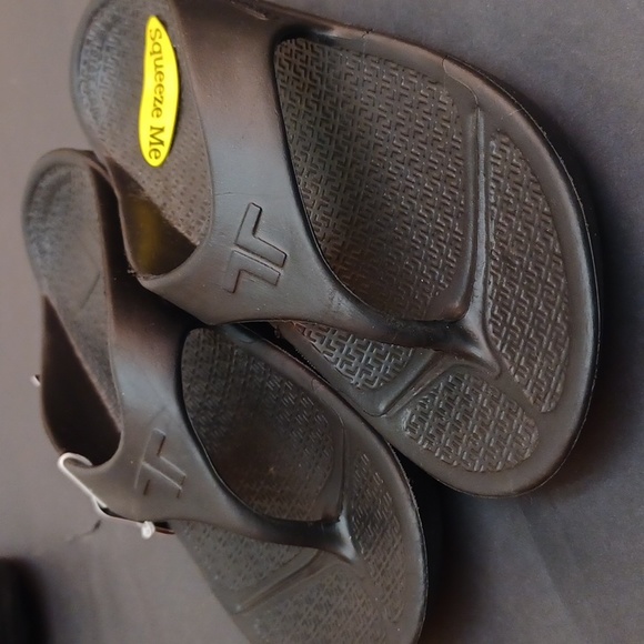 Telic Footwear | Shoes | Nwt Recovery Telic Sandal Flip Flop Thong ...
